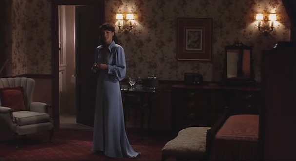 Devil in a Blue Dress Film Review | It Rains... You Get Wet